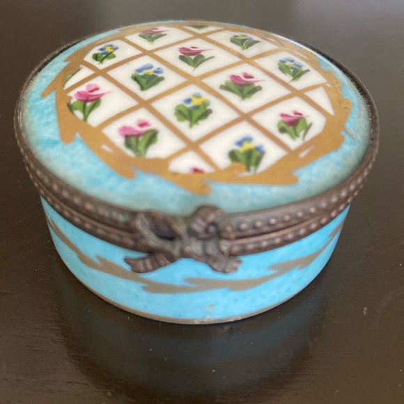 Limoges | Accents | Limoges Round Floral Box Gold Color Detail | Poshmark